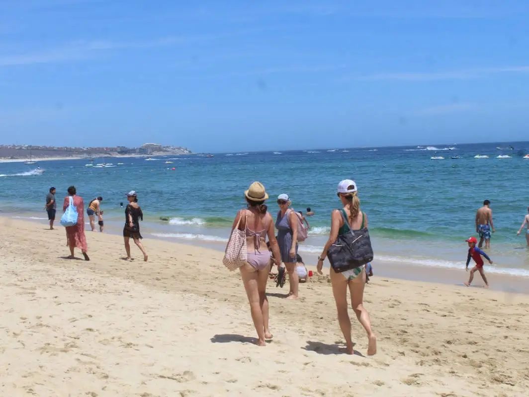 Aumenta casi un 10% entrada área de turistas extranjeros en Los Cabos - HOY BCS