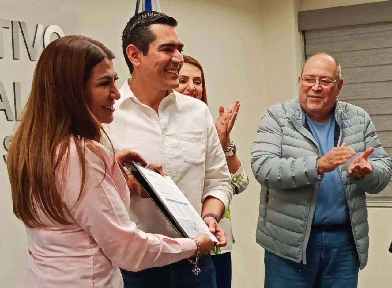 Entregan constancia a Rigo Mares como candidato del PAN a la alcaldía ...