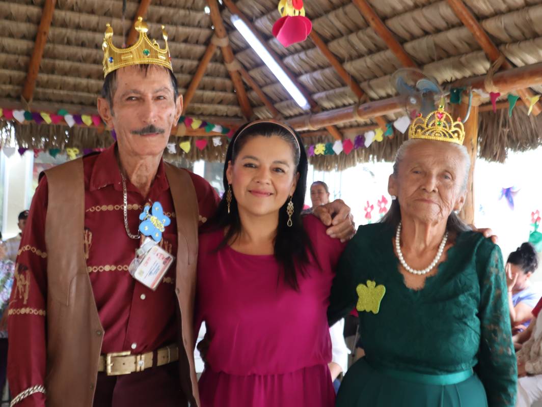 Casa de Día San José corona a Estela y Manuel Alberto como sus reyes de ...